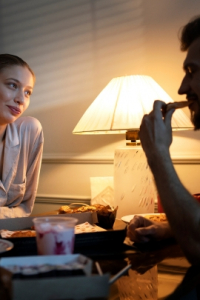 85 Date Night-Ideen für Paare zu Hause & unterwegs! + 7 Tipps